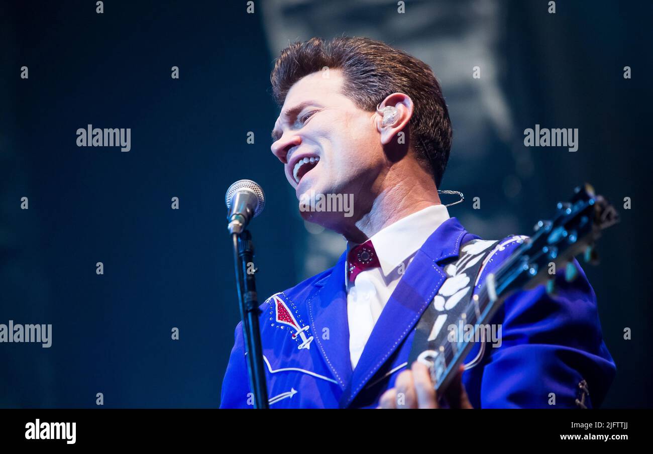 Chris isaak 50s hi-res stock photography and images - Alamy