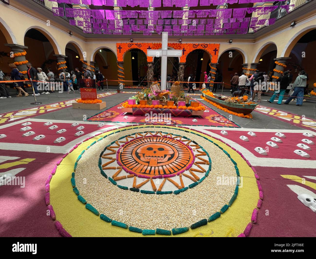 Day of the dead altar grave hi-res stock photography and images - Alamy