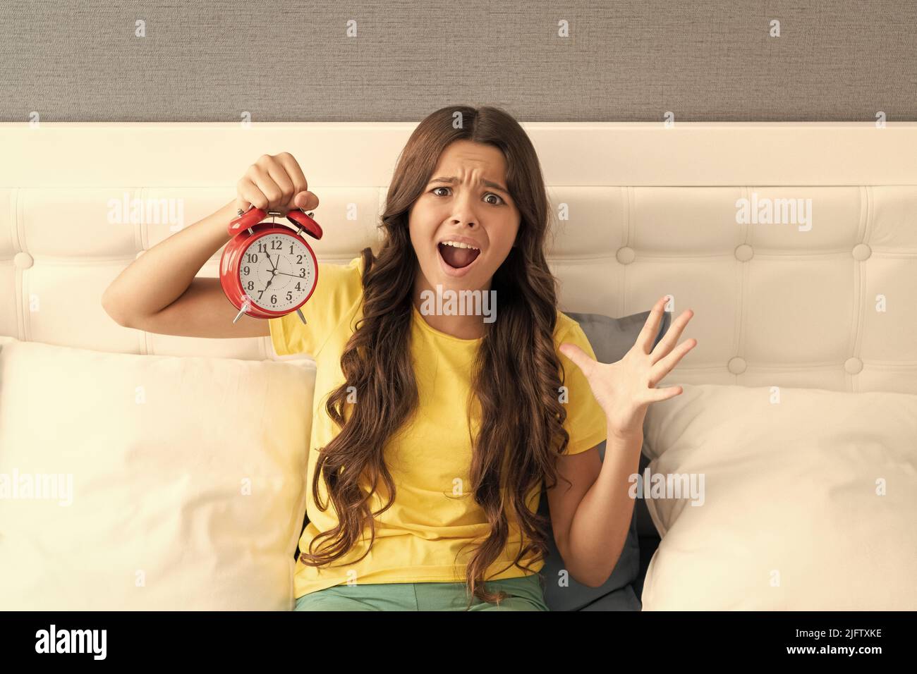 Her alarm clock hadnt gone off. Girl overslept screaming in panic ...