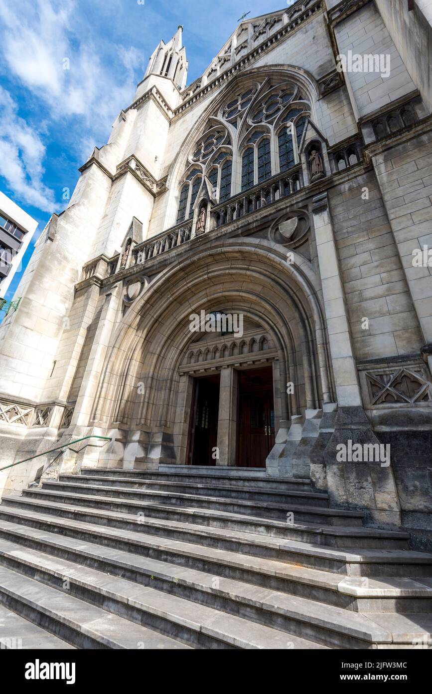 A vertical shot of the St. Paul's Cathedral entrance in Dunedin, South ...