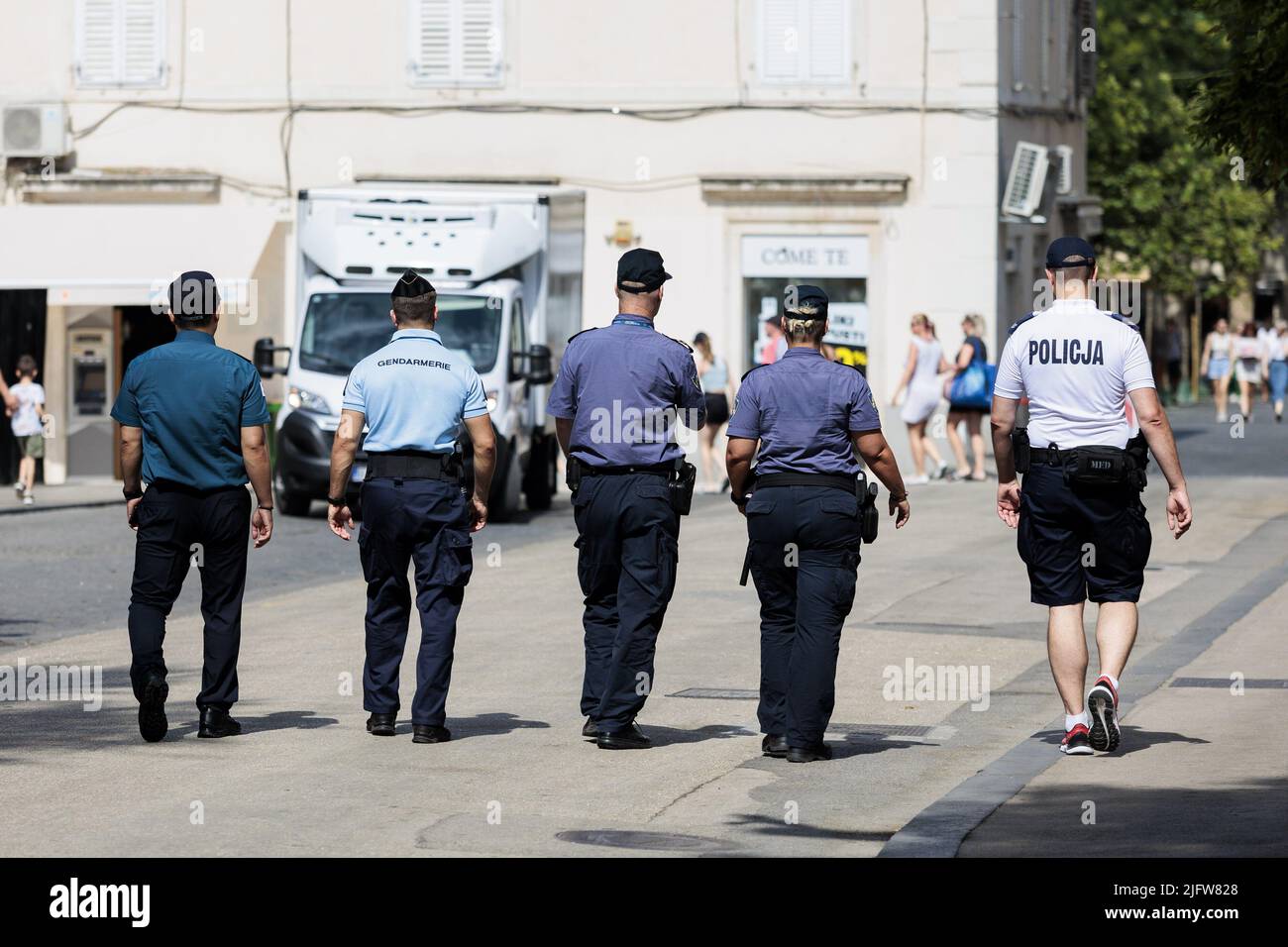 (220705) -- SPLIT, July 5, 2022 (Xinhua) -- Croatian police officers go ...