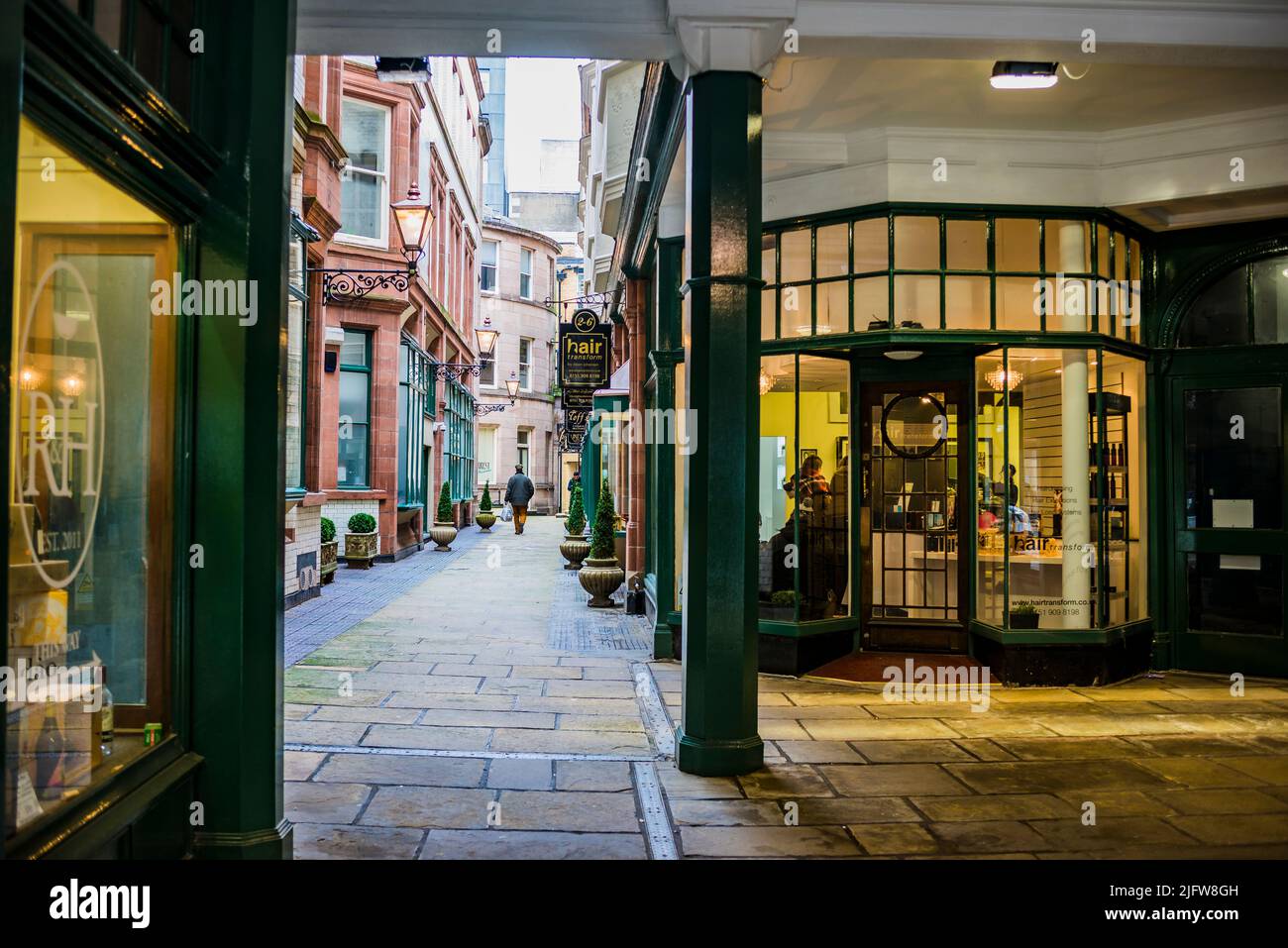 Queen avenue hi-res stock photography and images - Alamy