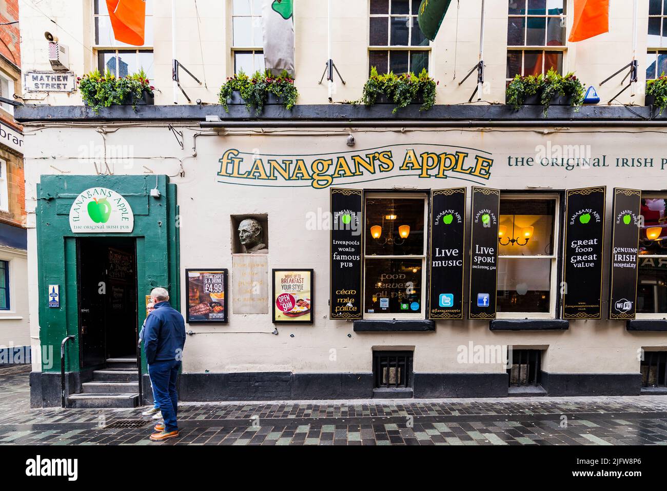 Carl Jung bust on the facade of Flanagan's Apple pub. Mathew Street ...
