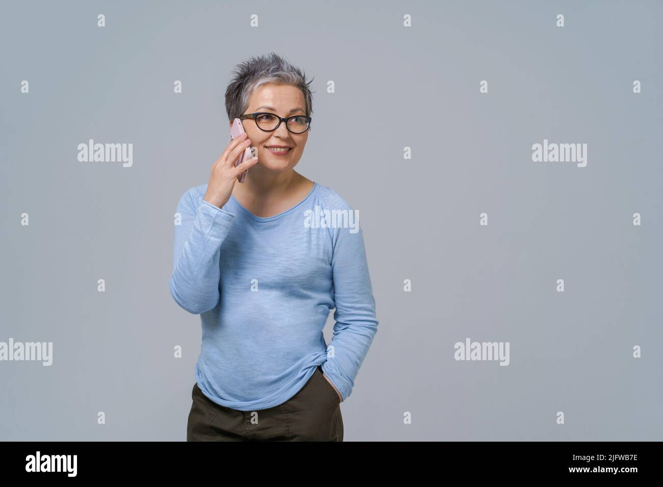 Woman grey hair glasses holding hi-res stock photography and images - Alamy