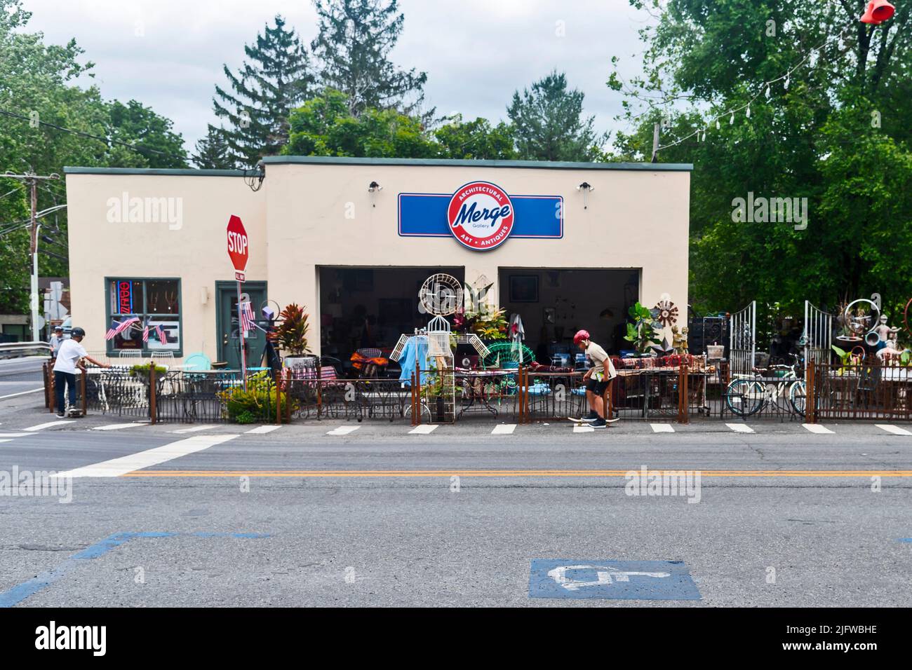 Merge gallery hi-res stock photography and images - Alamy