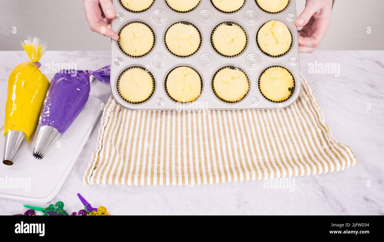 Step by step. Frosting vanilla cupcakes with Italian buttercream icing ...