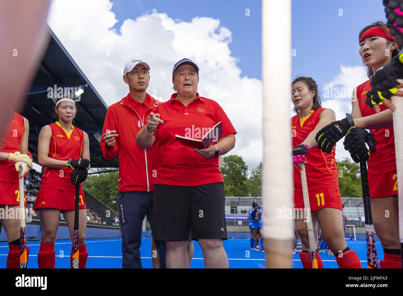 AMSTERDAM - Head coach Alyson Annan (CHN) during the game between India ...