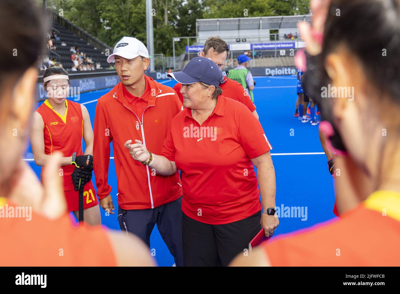 AMSTERDAM - Head coach Alyson Annan (CHN) during the game between India ...