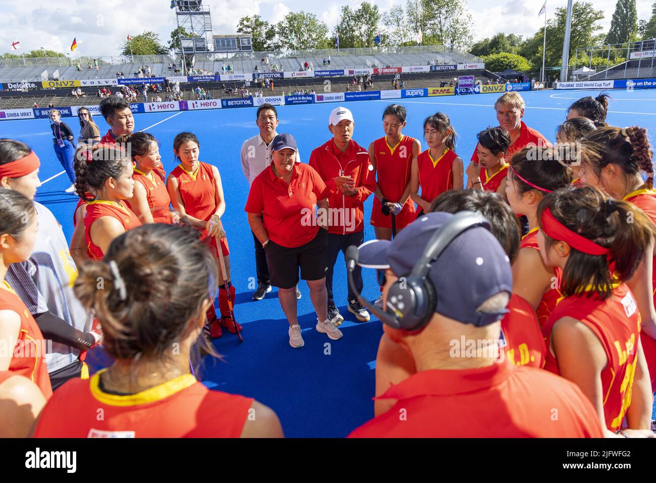 AMSTERDAM - Head coach Alyson Annan (CHN) during the game between India ...