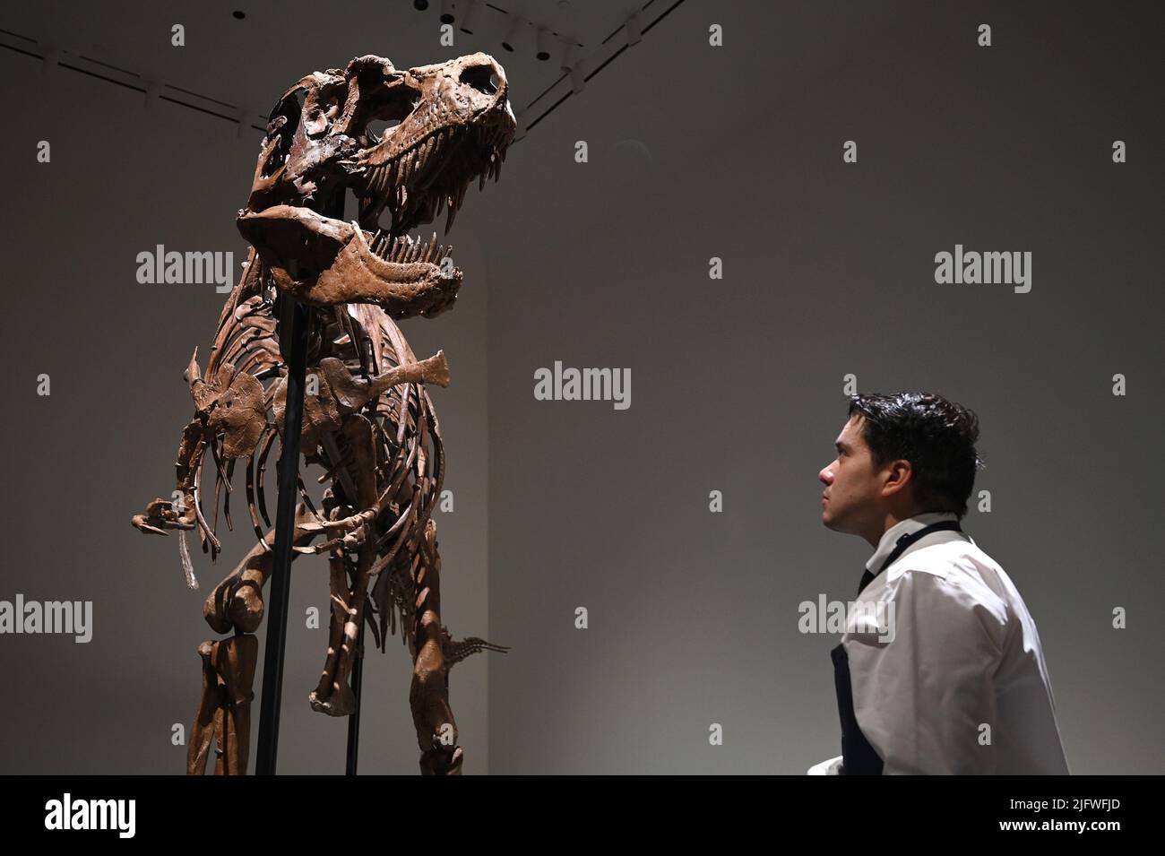 New York, USA. 05th July, 2022. Art handler Tony Cavieles stands next ...