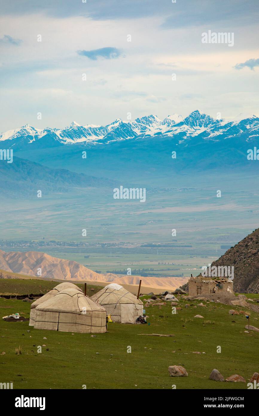 Nomads living in yurts in the Tian Shan Mountains of Kyrgyzstan Stock ...
