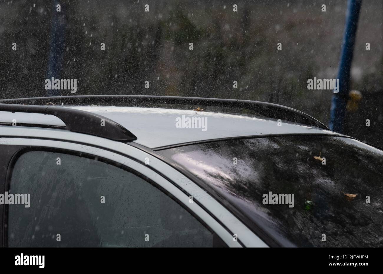 Raindrops falling fast on window hi-res stock photography and images ...