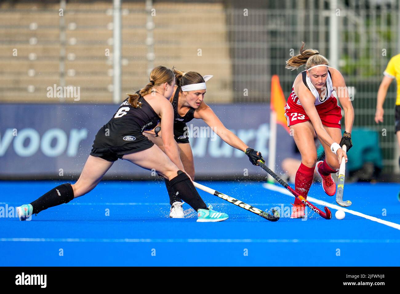 AMSTELVEEN, NETHERLANDS - JULY 5: Sophie Hamilton of England, Hope ...