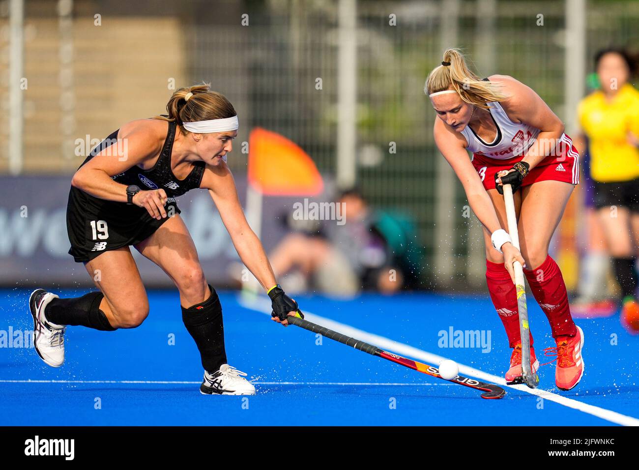 AMSTELVEEN, NETHERLANDS - JULY 5: Tessa Jopp of New Zealand, Sophie ...