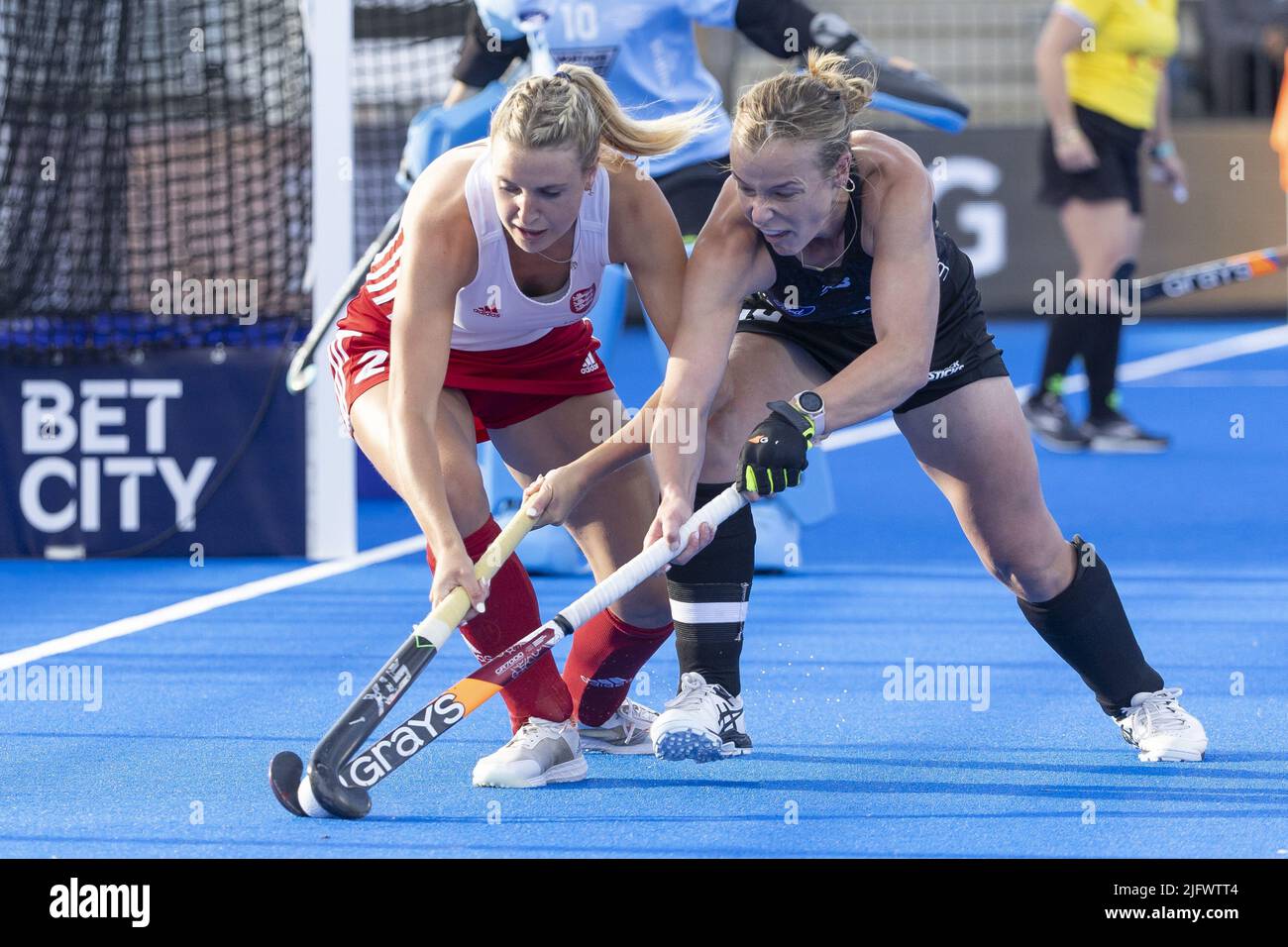 AMSTERDAM - Megan Hull (NZL)(r) and Lily Owsley (ENG) during the match ...