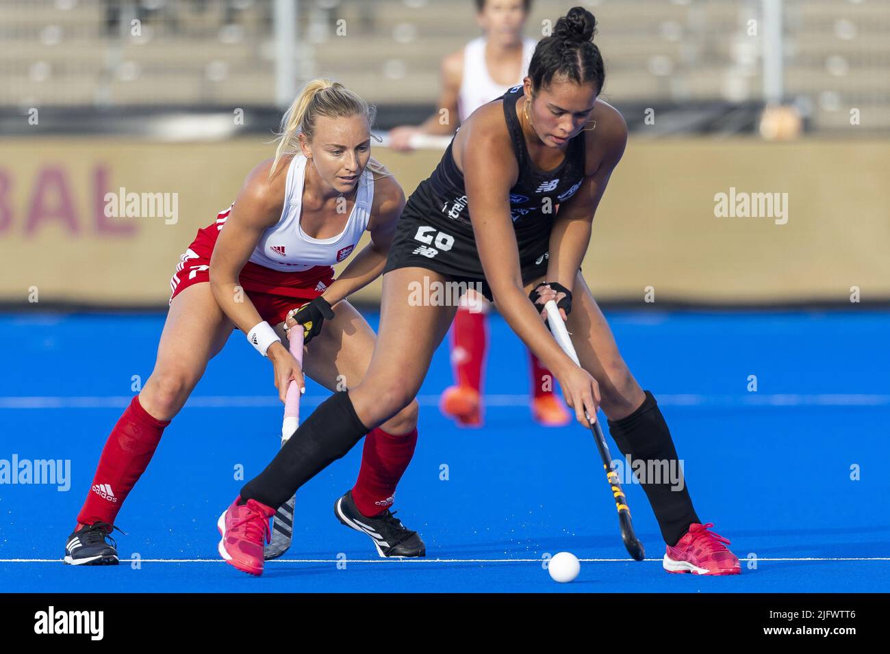 AMSTERDAM - Kaitlin Cotter (NZL) (r) and Hannah Martin (ENG) during the ...