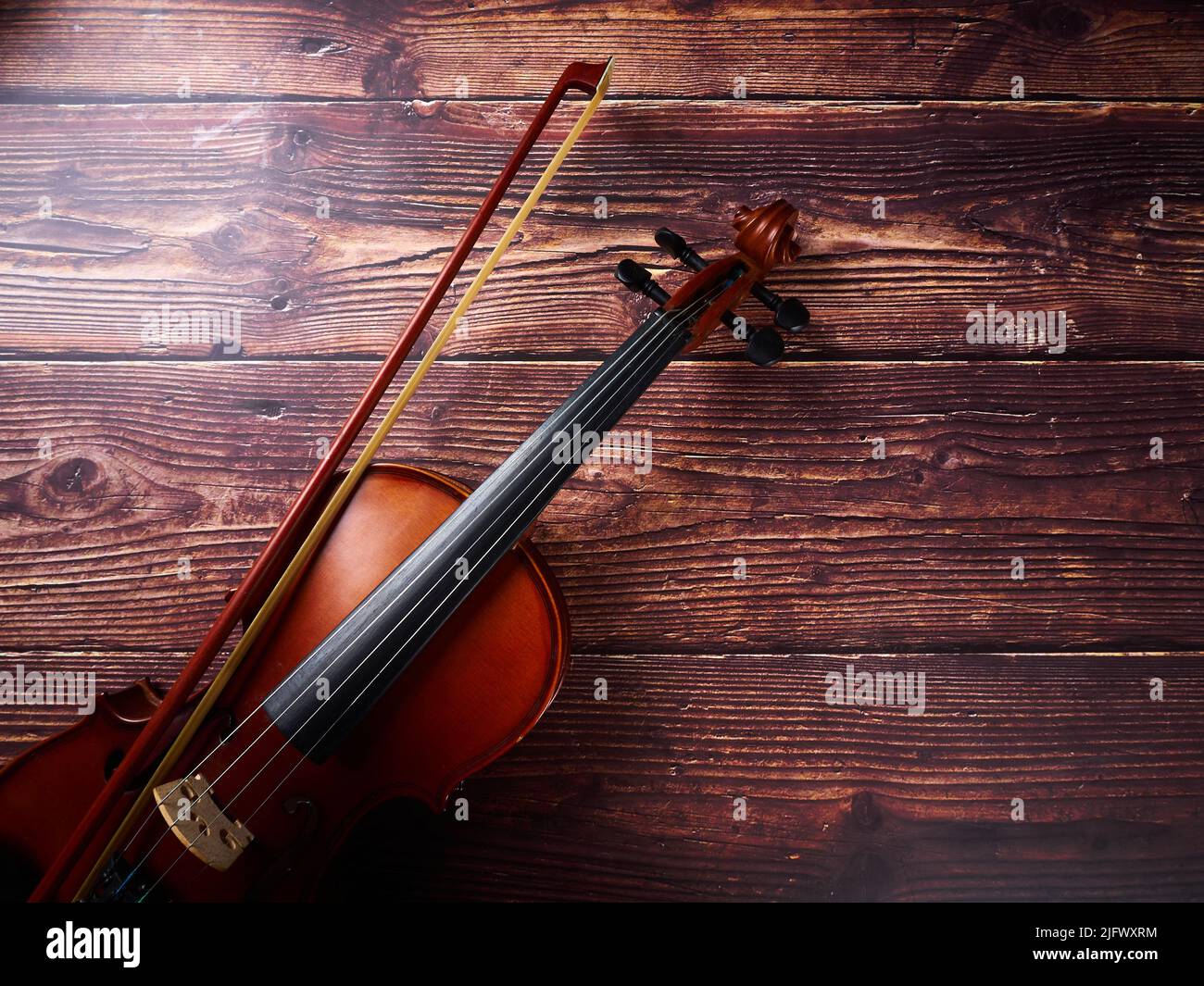 Traditional violin brown hi-res stock photography and images - Alamy