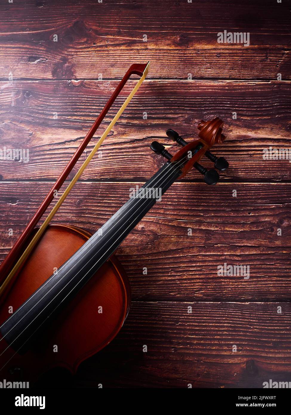Violin music instrument hi-res stock photography and images - Alamy