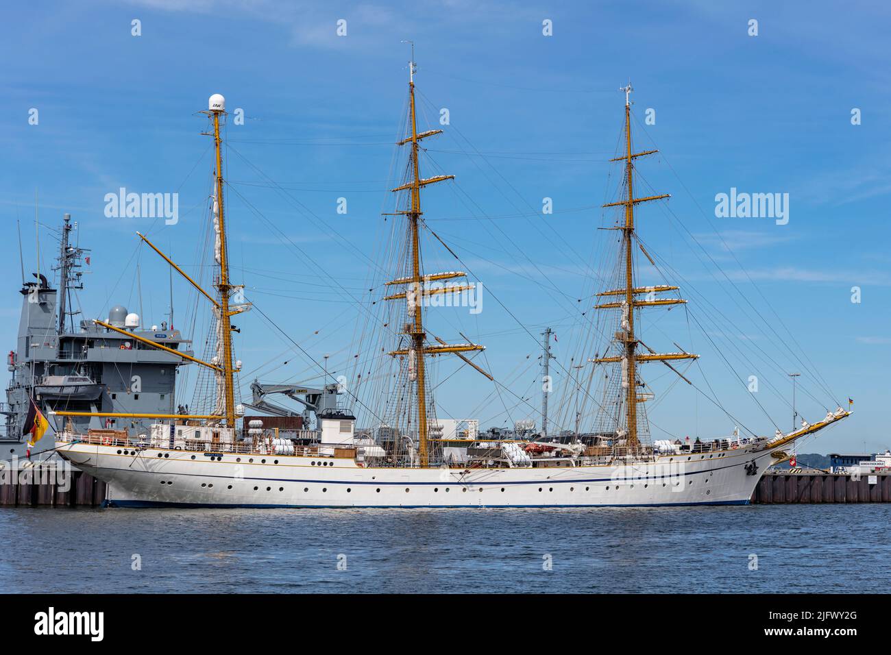 Sailing school ship hi-res stock photography and images - Alamy