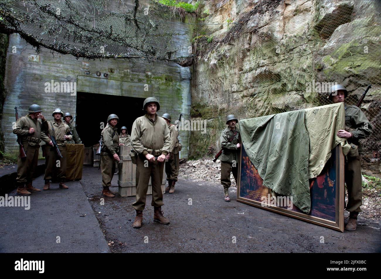 SCENE WITH SOLDIERS, THE MONUMENTS MEN, 2014 Stock Photo - Alamy