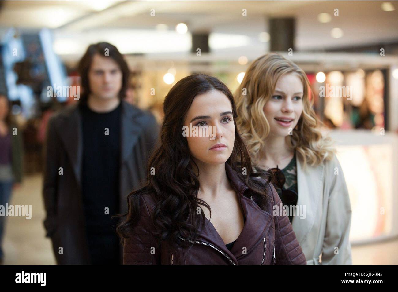 ZOEY DEUTCH, LUCY FRY, VAMPIRE ACADEMY, 2014 Stock Photo - Alamy