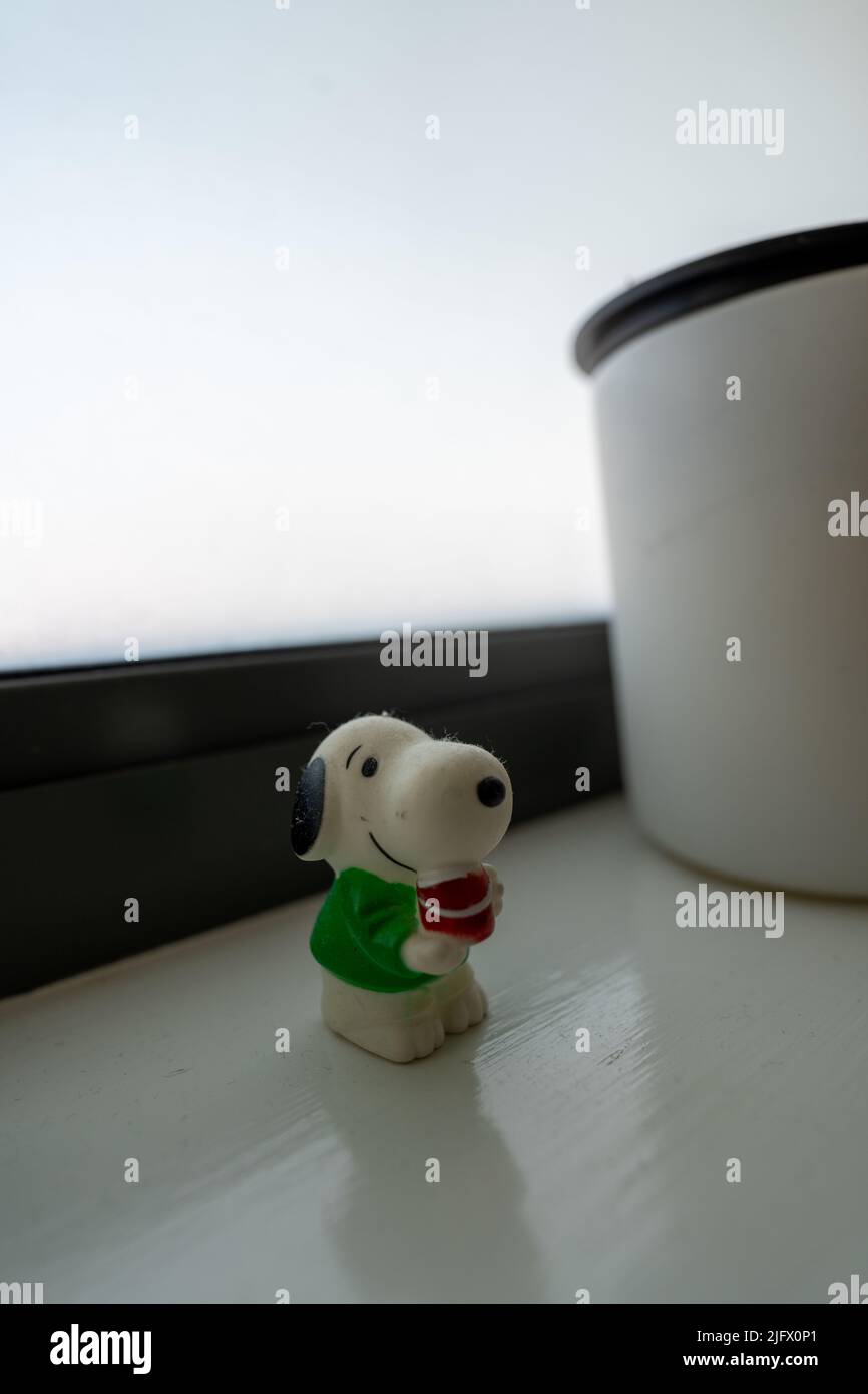 Small snoopy hi-res stock photography and images - Alamy
