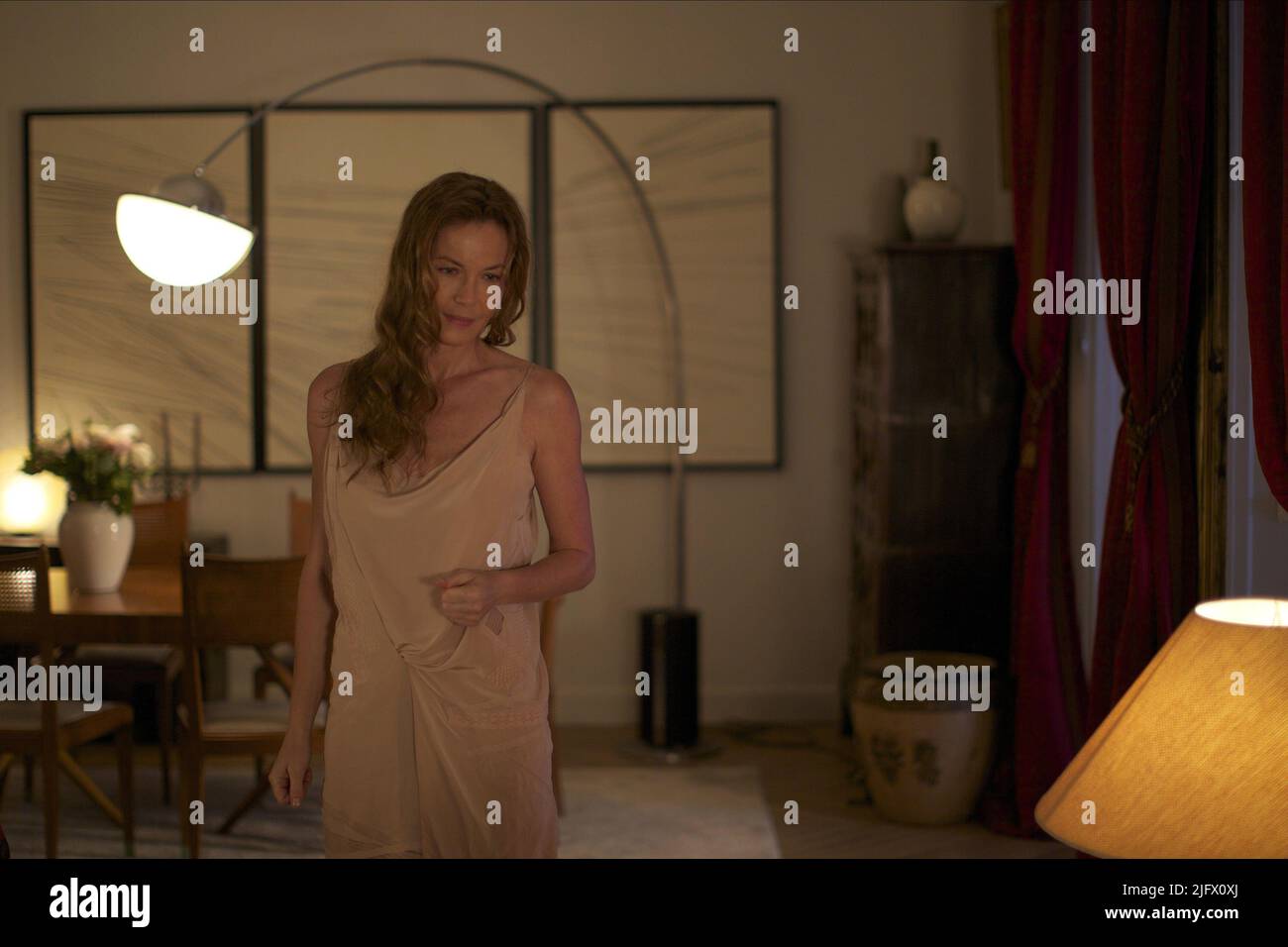 3 Days To Kill Movie Hot Scene