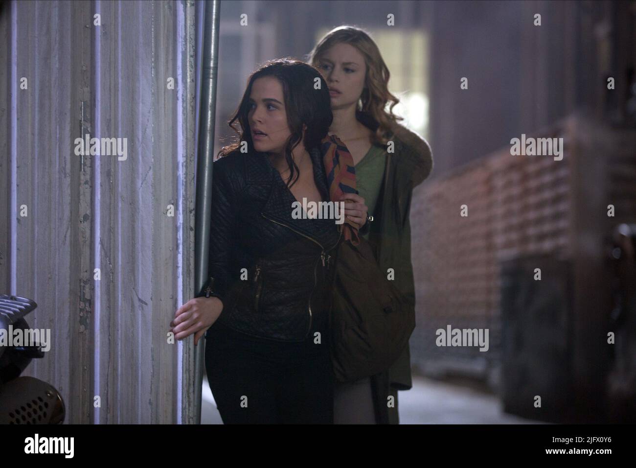 ZOEY DEUTCH, LUCY FRY, VAMPIRE ACADEMY, 2014 Stock Photo - Alamy