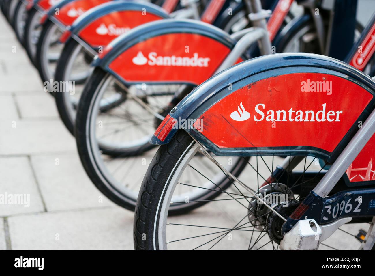 London biking station hi-res stock photography and images - Alamy