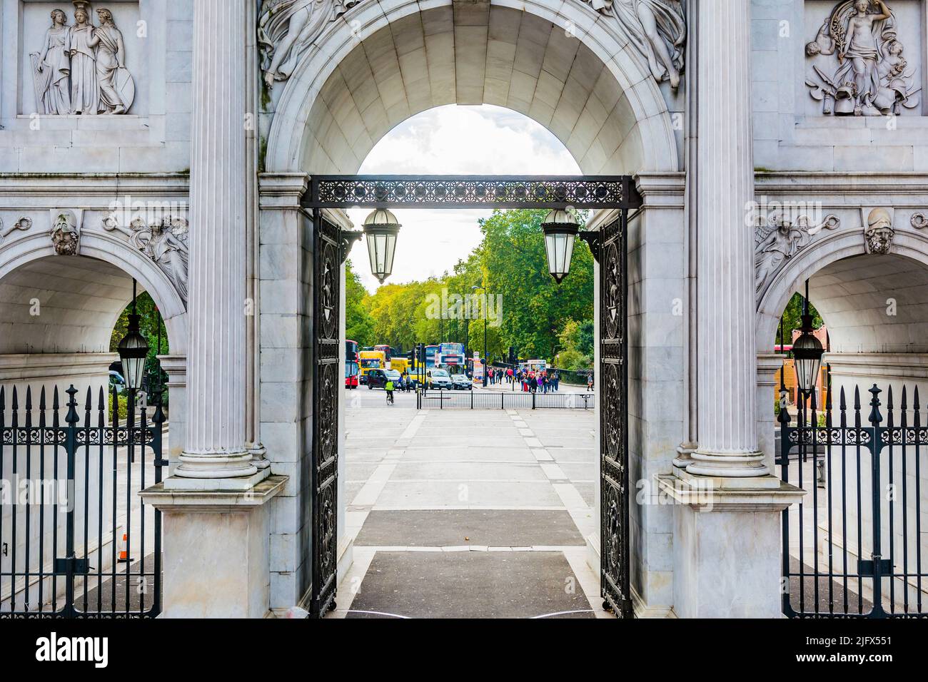 Marble Arch is a 19th-century white marble-faced triumphal arch in ...