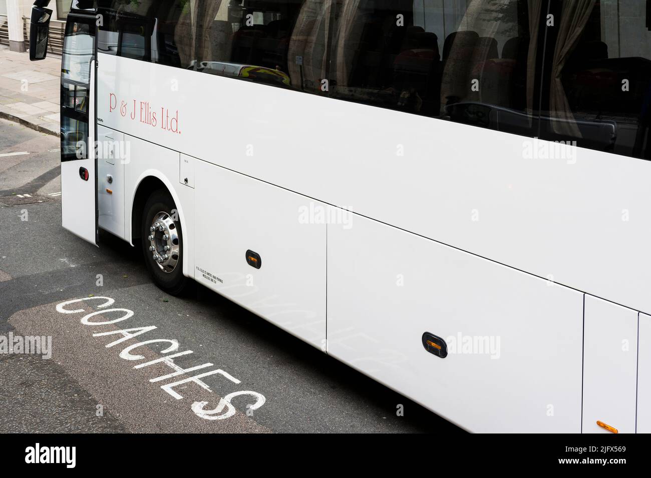 Coach parking sign hi-res stock photography and images - Alamy