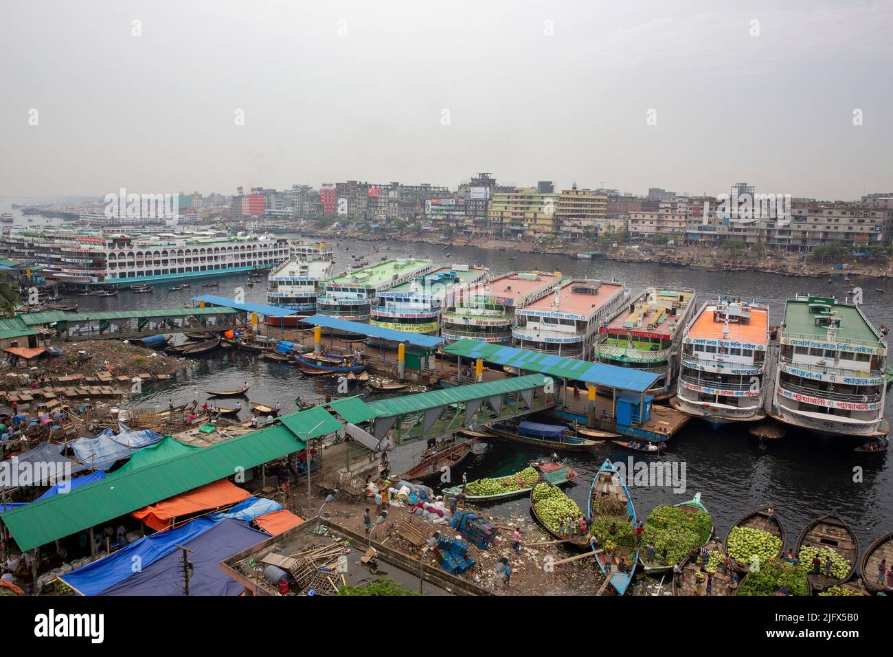 Sadarghat Launch terminal, Dhaka, Bangladesh Stock Photo - Alamy