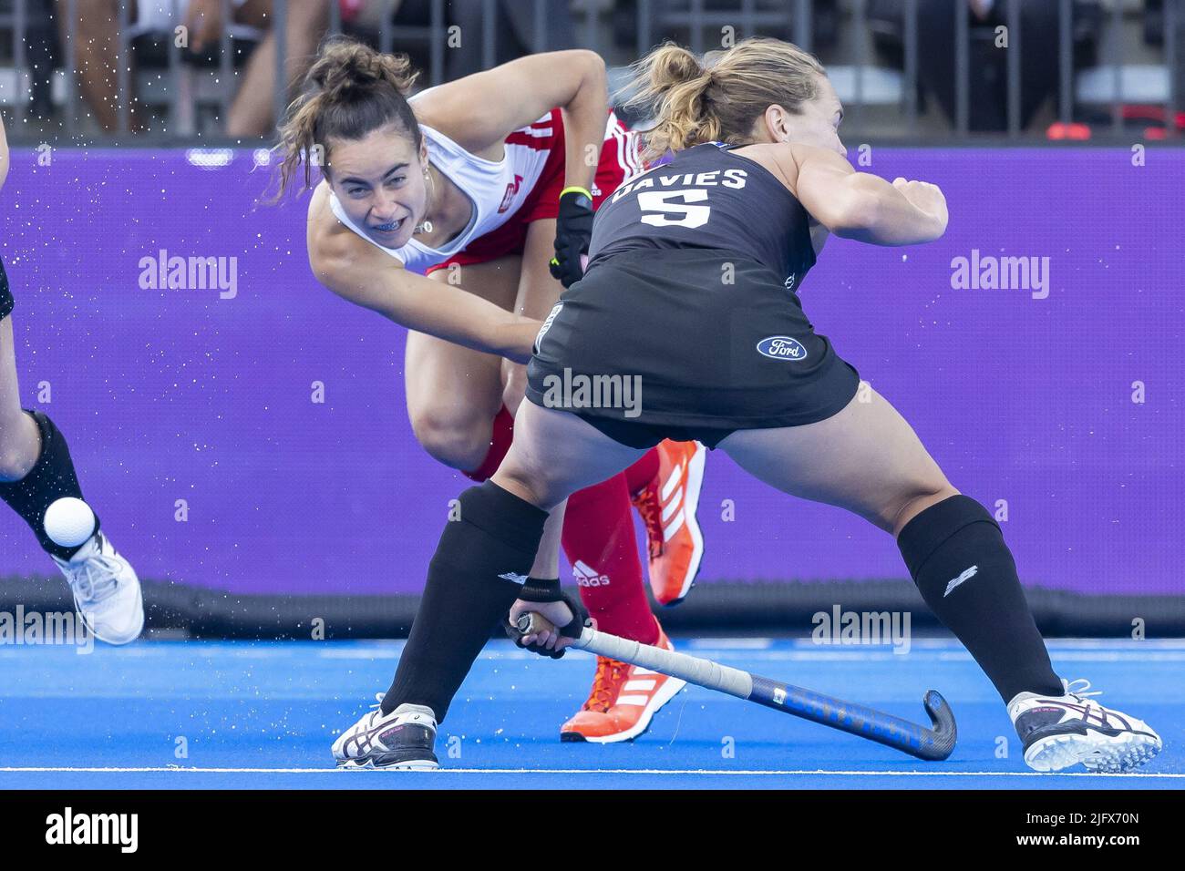 AMSTERDAM - Fiona Crackles (ENG)(l) and Frances Davies (NZL) during the ...