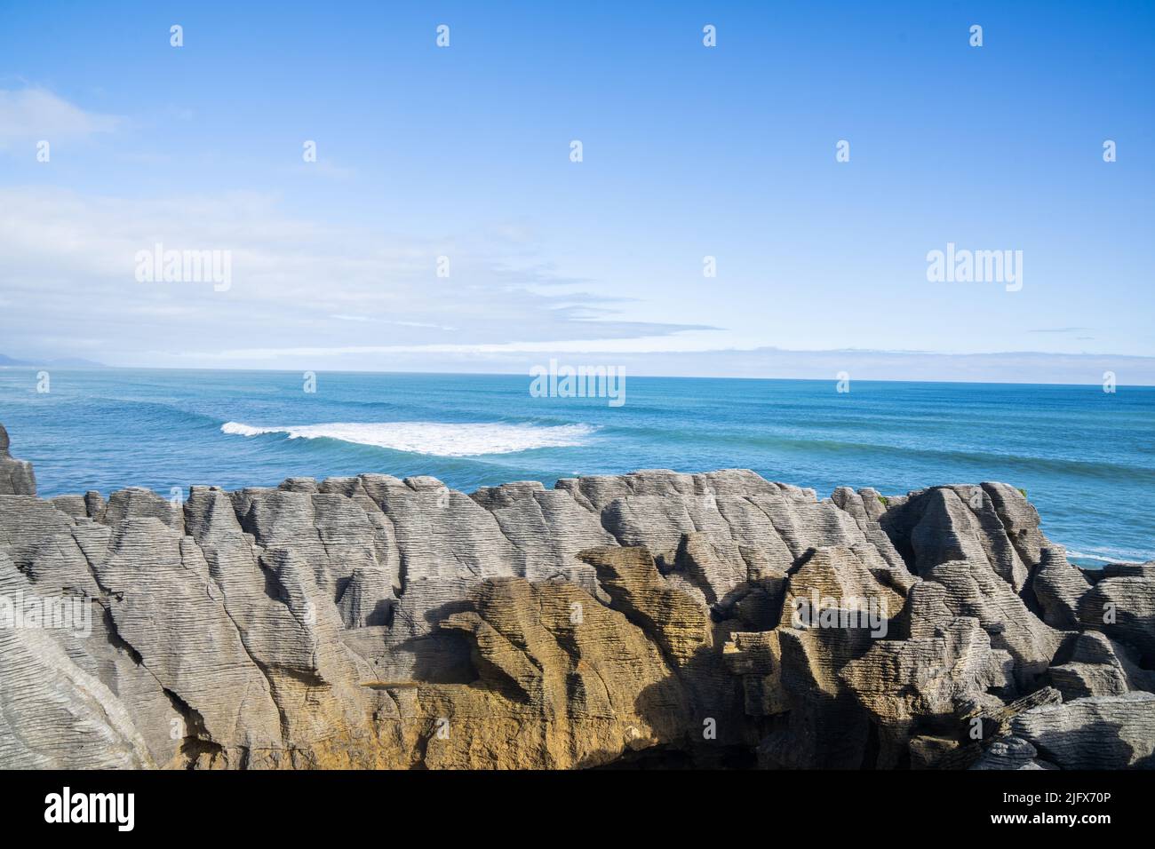 Stratified layer-like formation of famous pancake rocks at Punakaiki ...