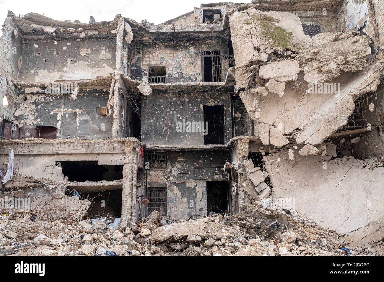 City of Aleppo and destroyed building in Syria Stock Photo - Alamy