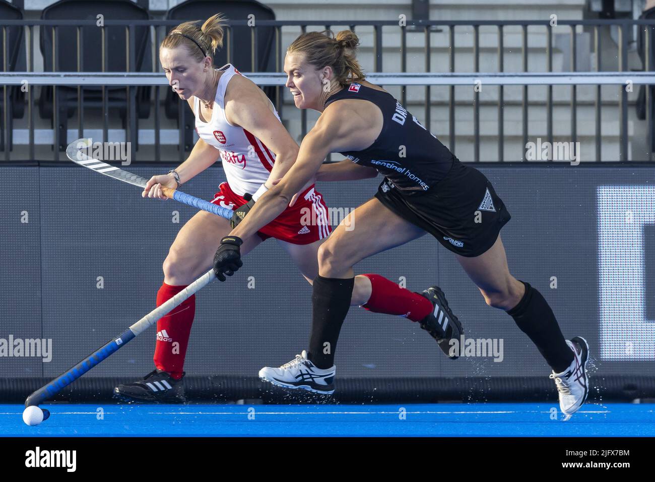 AMSTERDAM - Elena Rayer (ENG) (l) and Frances Davies (NZL) during the ...