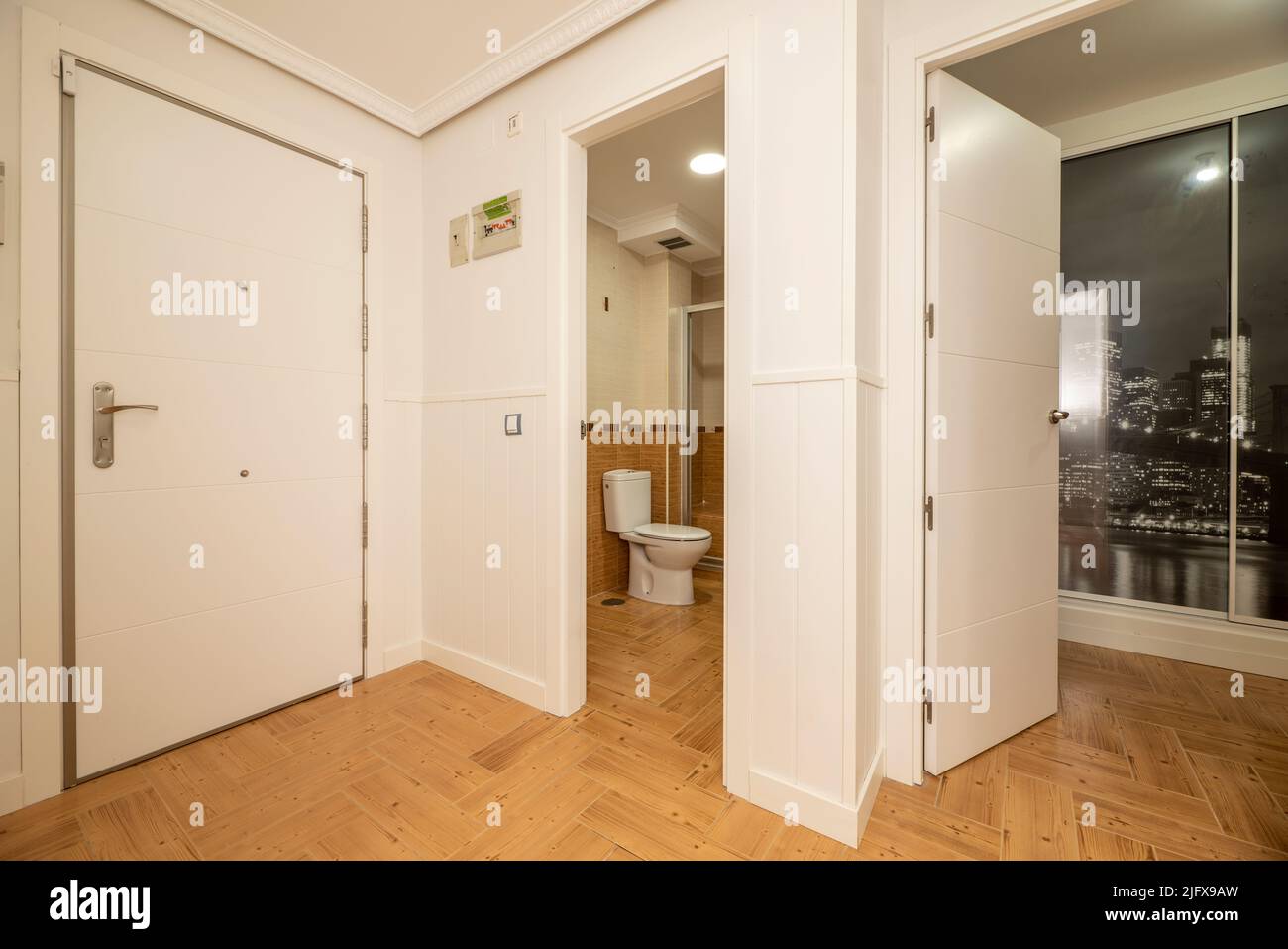Entrance hall and distributor of a house with ceramic stoneware floors ...
