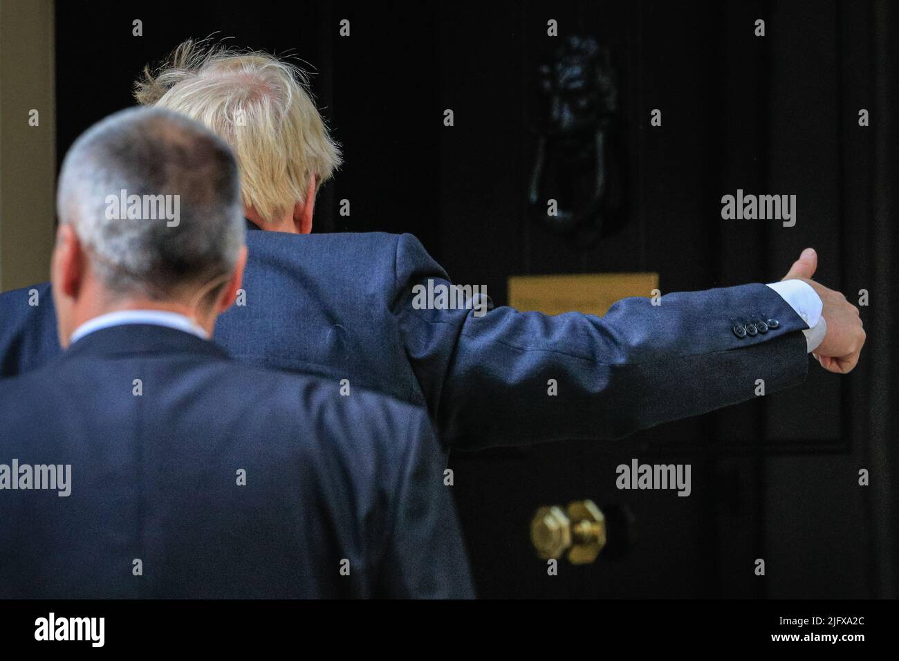 London, UK. 05th July, 2022. Boris Johnson appears to defiantly hold up ...