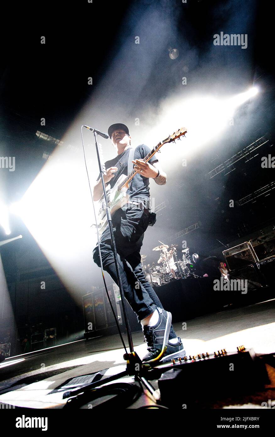 Tom delonge cap hi-res stock photography and images - Alamy