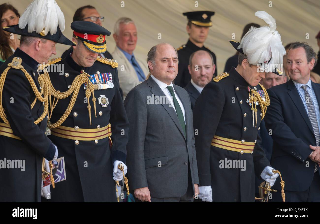 The chief of the general staff general sir patrick sanders hi-res stock ...