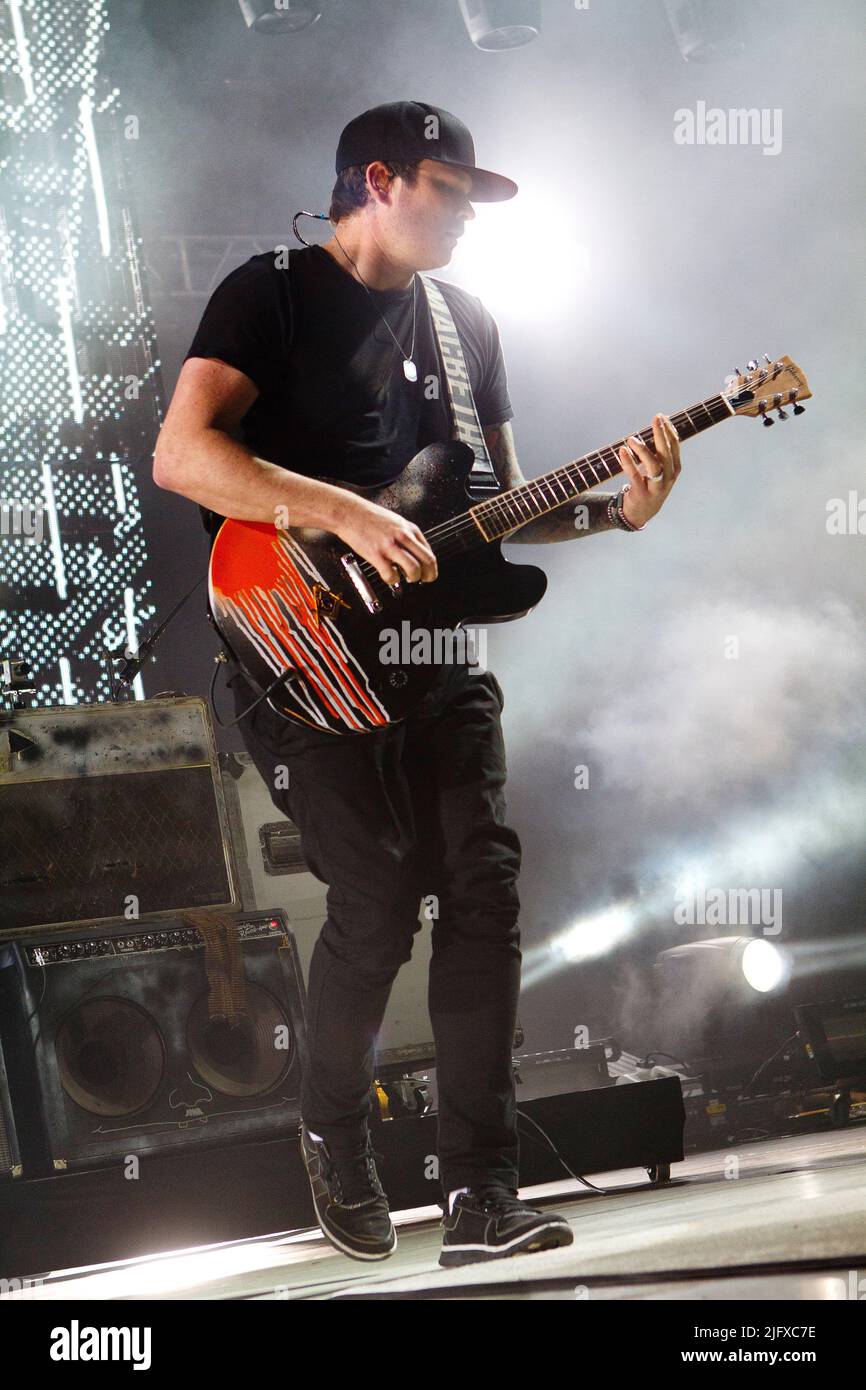 Tom delonge cap hi-res stock photography and images - Alamy