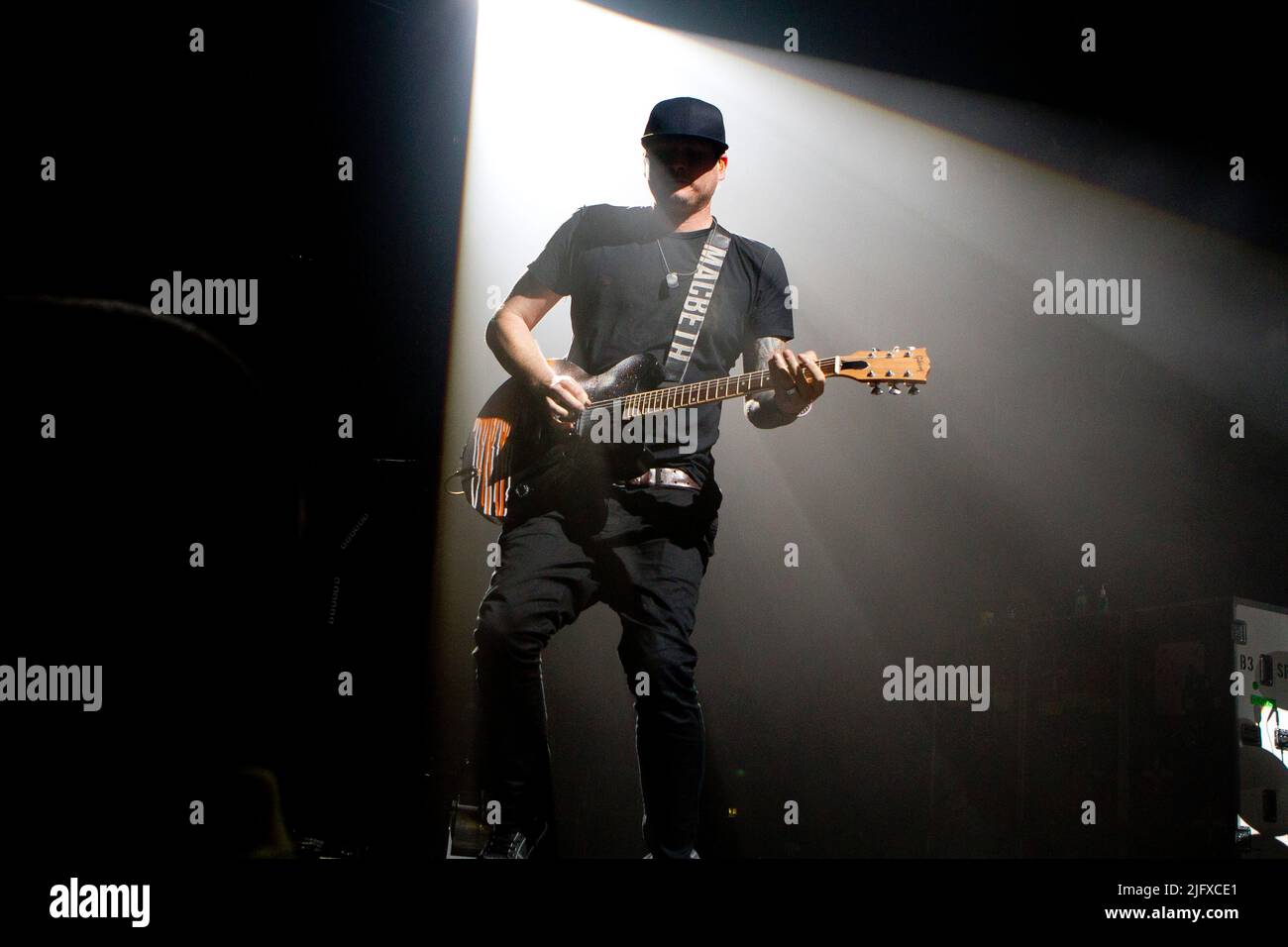 Tom delonge cap hi-res stock photography and images - Alamy