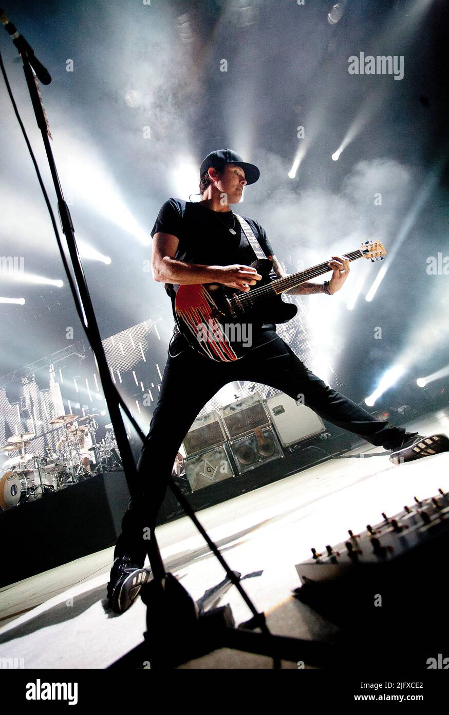 Tom delonge cap hi-res stock photography and images - Alamy