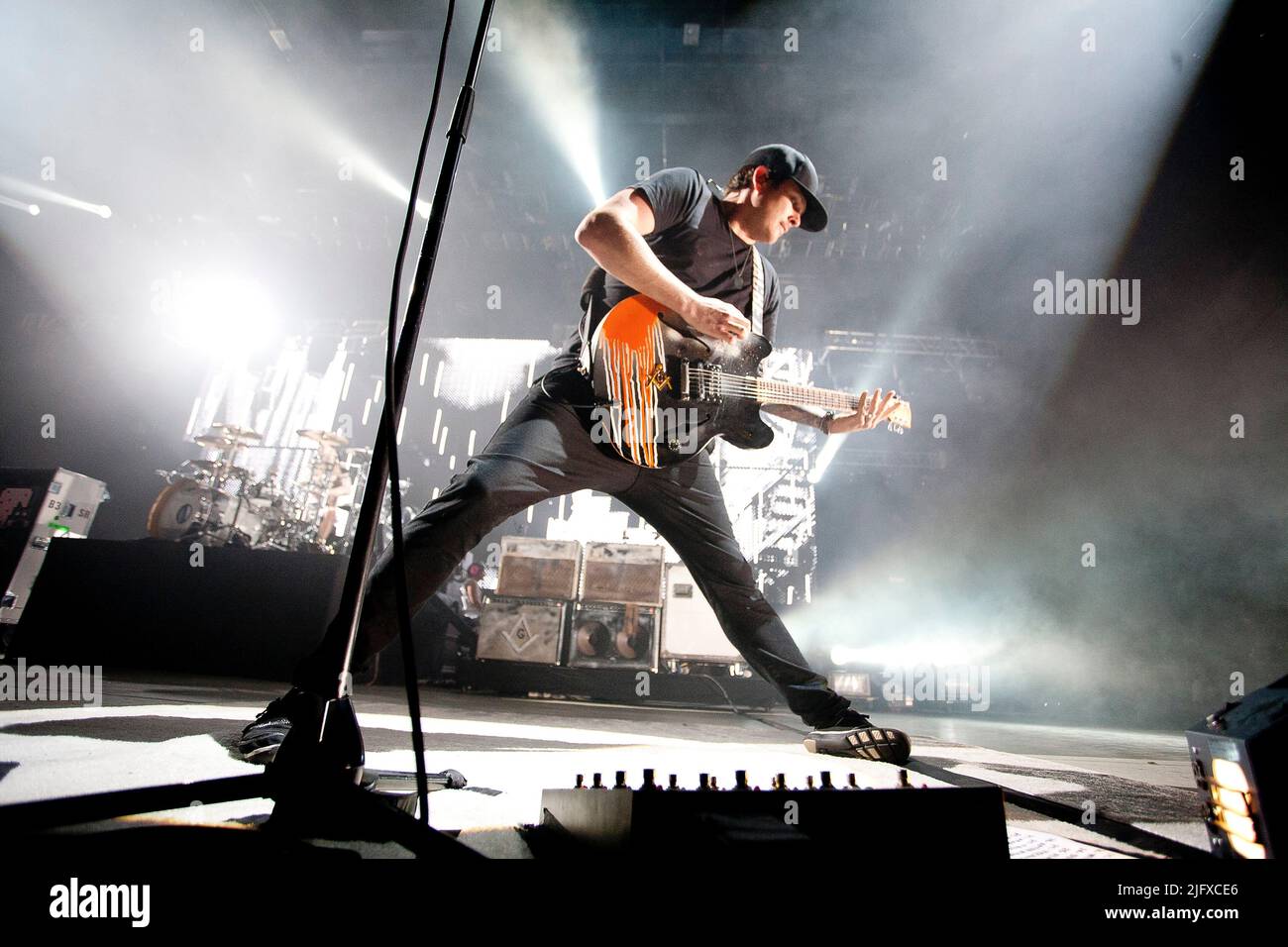 Tom delonge cap hi-res stock photography and images - Alamy