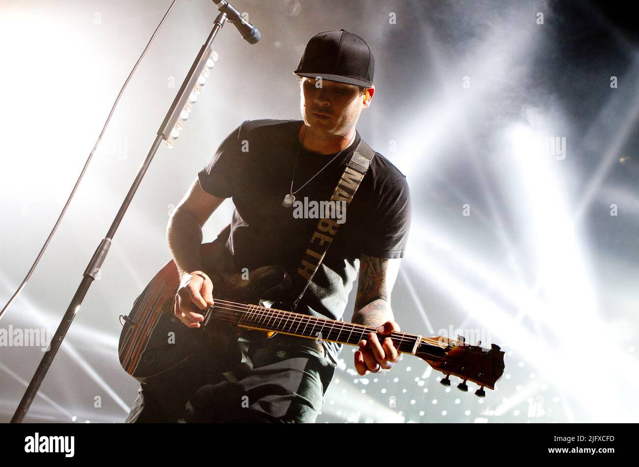 Tom delonge cap hi-res stock photography and images - Alamy