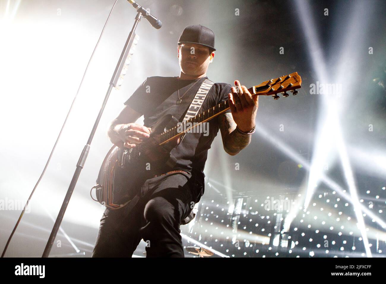 Tom delonge cap hi-res stock photography and images - Alamy