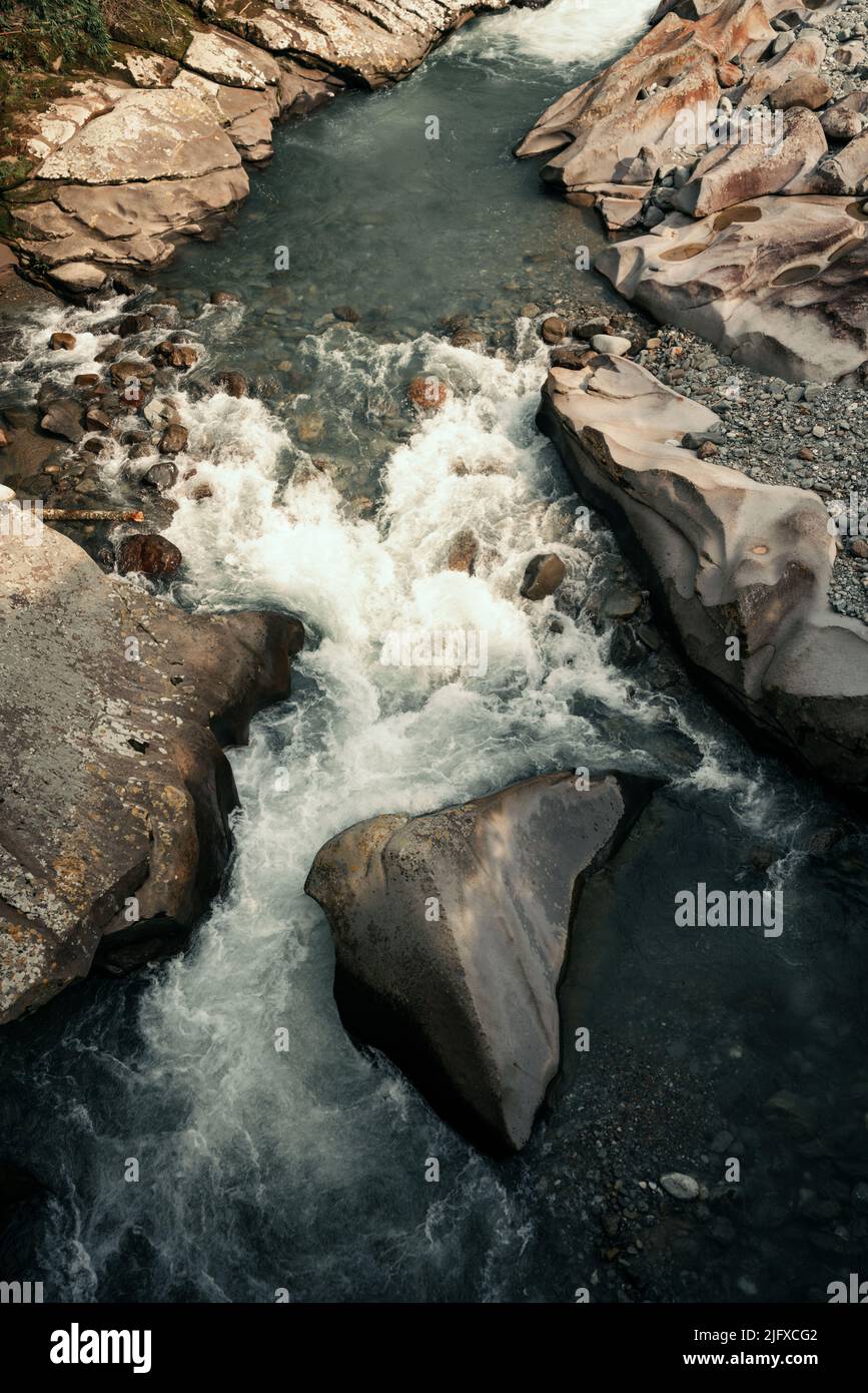 Vertical flow hi-res stock photography and images - Alamy