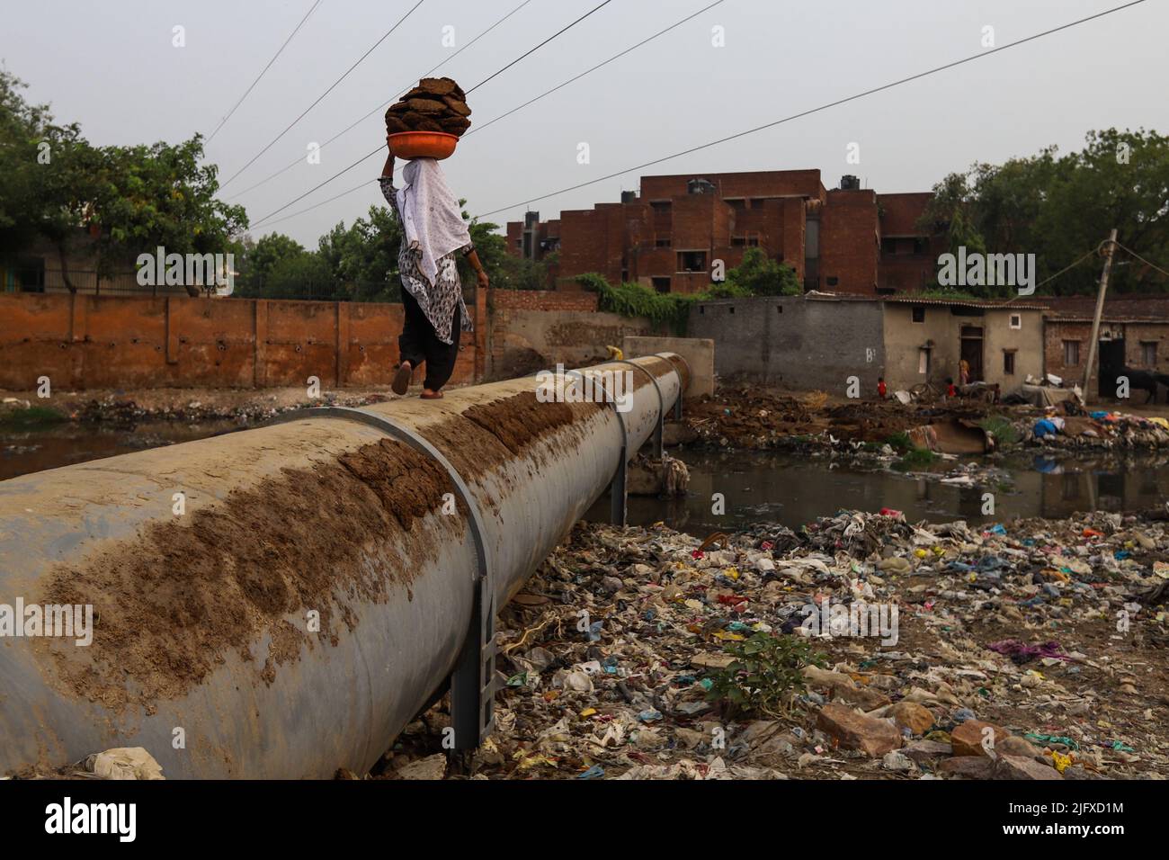Slum water water garbage hi-res stock photography and images - Alamy