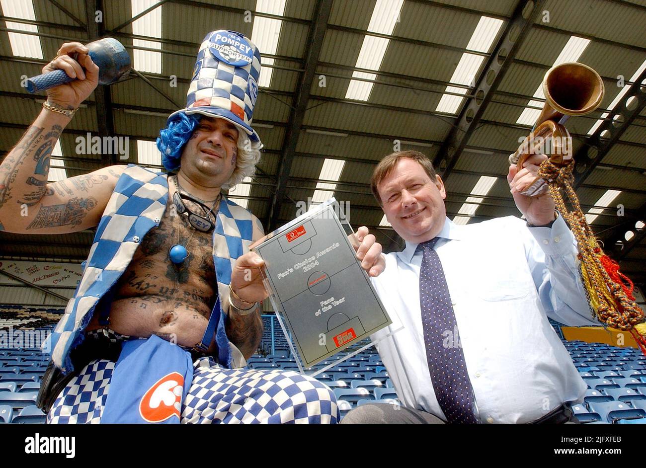 PORTSMOUTH FAN JOHN 'PORTSMOUTH FOOTBALL CLUB' WESTWOOD RECEIVES HIS ... PORTSMOUTH FAN JOHN 'PORTSMOUTH FOOTBALL CLUB' WESTWOOD RECEIVES HIS ...