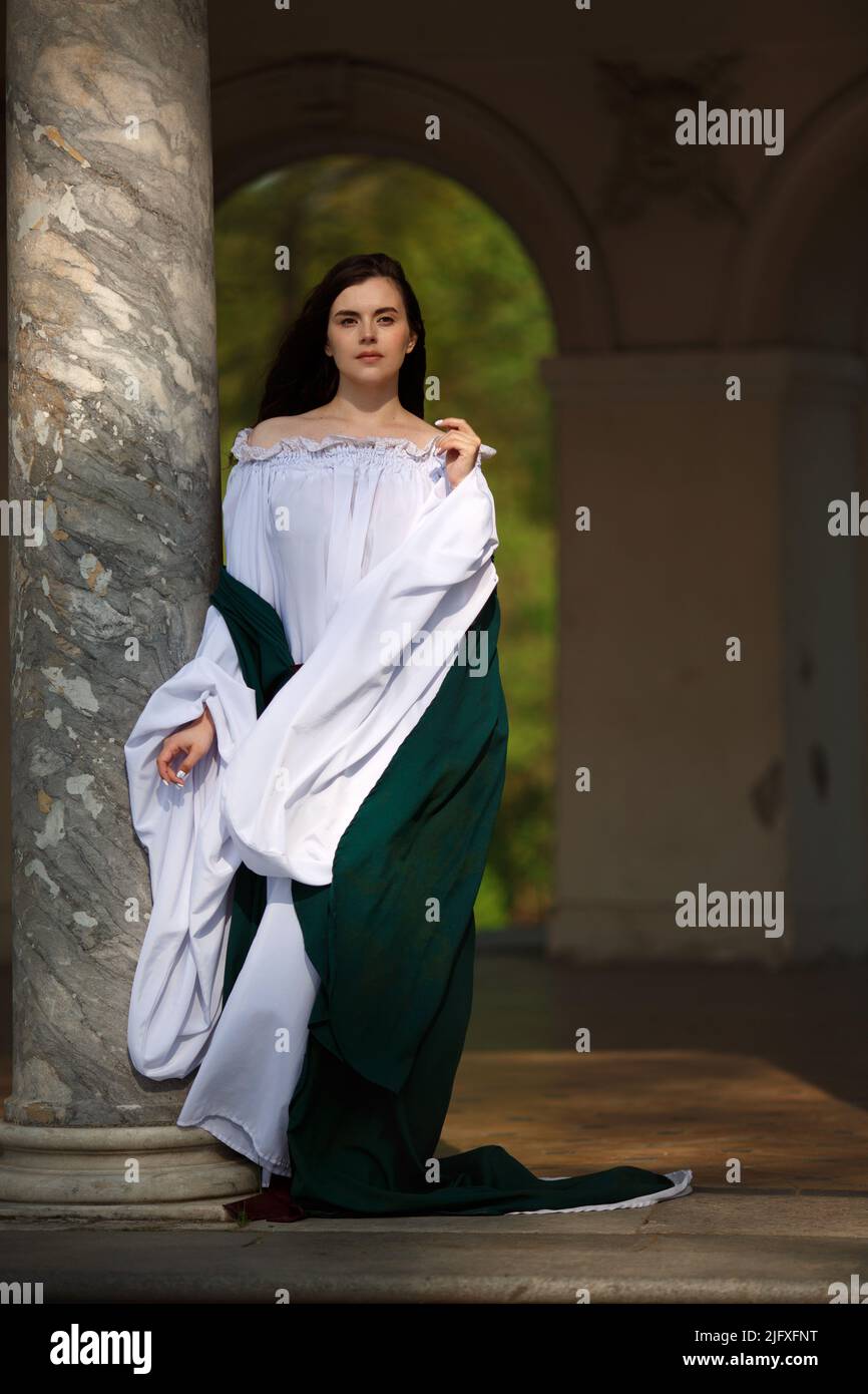 Medieval princess costume woman hi-res stock photography and images - Alamy